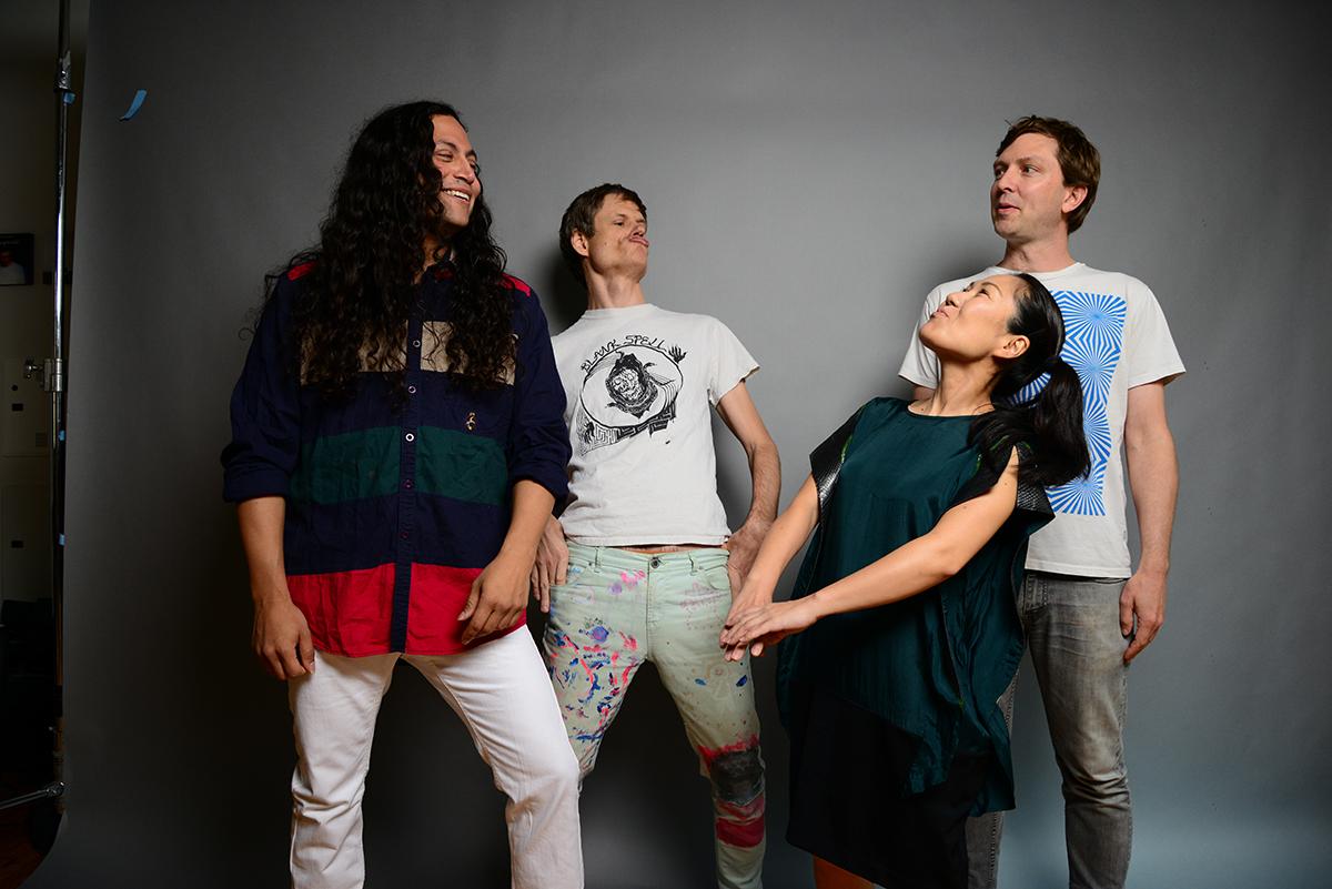 Deerhoof & Tigue play 'Friend Opportunity' - Le Guess Who?