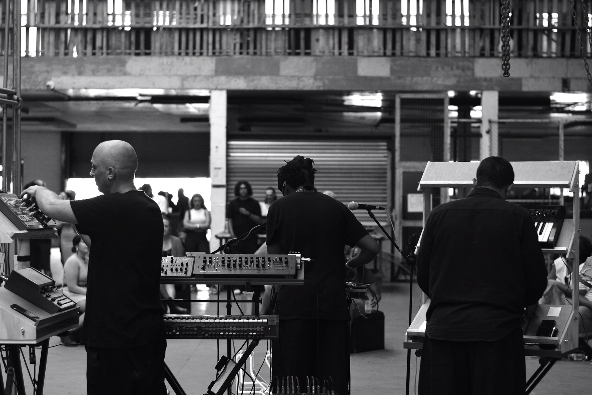 DEAD SYMBOLS - Le Guess Who?